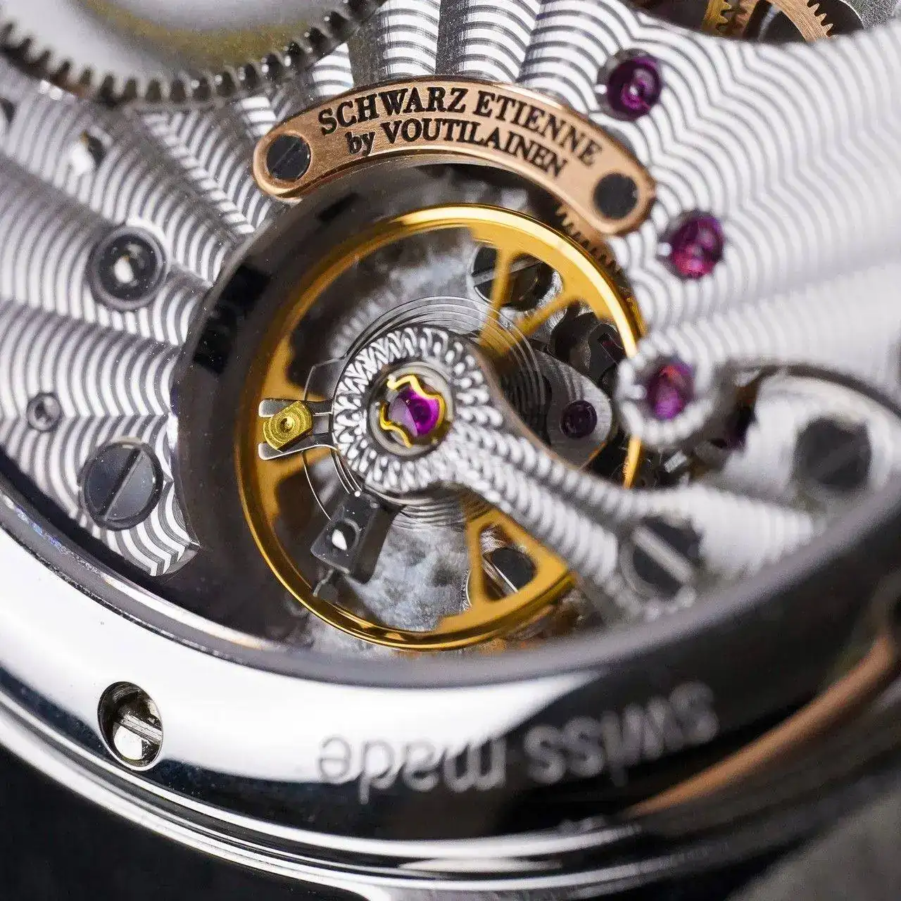 The Roma Synergy Terracotta Edition, de Schwarz Etienne x Kari ...