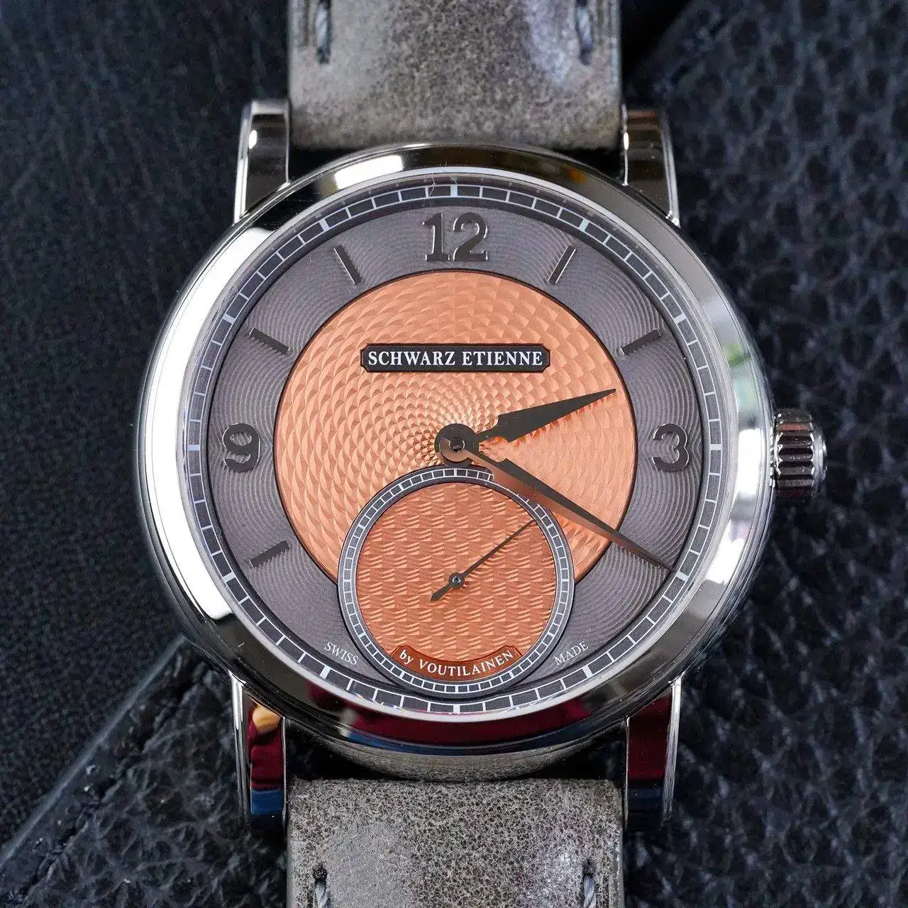 The Roma Synergy Terracotta Edition, de Schwarz Etienne x Kari ...